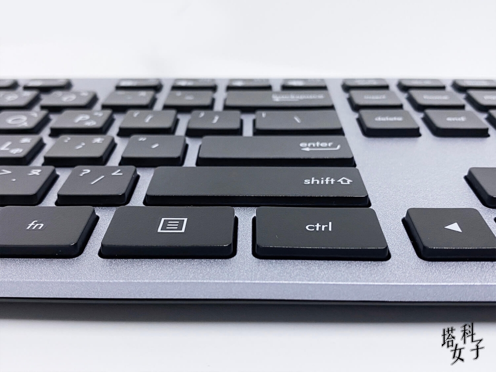 ASUS W5000 無線鍵盤滑鼠開箱，平價與美型的首選 - 塔科女子
